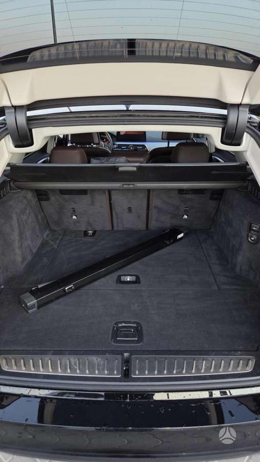 Black BMW 530 2023 in Kaunas, with an engine capacity of 2.00 L and mileage of 89 thousand km for 36600 €, photo 25 on AUTOMOTO.COM.LV