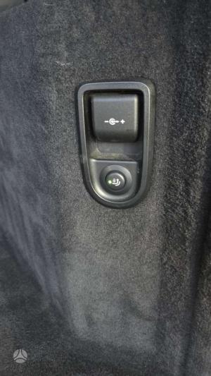 Black BMW 530 2023 in Kaunas, with an engine capacity of 2.00 L and mileage of 89 thousand km for 36600 €, photo 26 on AUTOMOTO.COM.LV