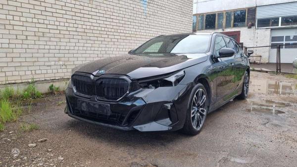 Черный БМВ 530 2024 в Шяуляй, объемом двигателя 2.00 л и пробегом 150 тыс. км за 32000 €, фото 1 на AUTOMOTO.COM.LV