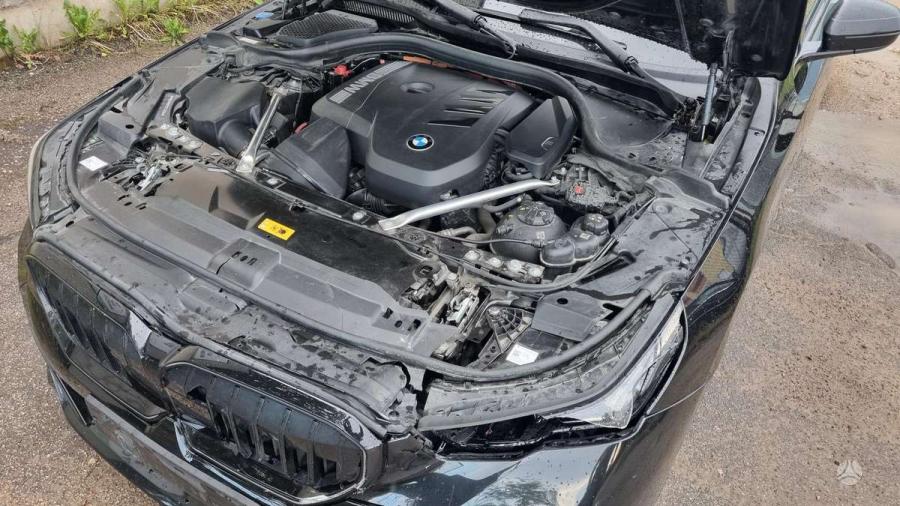 Black BMW 530 2024 in Siauliai, with an engine capacity of 2.00 L and mileage of 150 thousand km for 32000 €, photo 19 on AUTOMOTO.COM.LV
