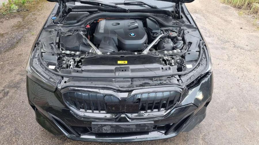 Black BMW 530 2024 in Siauliai, with an engine capacity of 2.00 L and mileage of 150 thousand km for 32000 €, photo 20 on AUTOMOTO.COM.LV