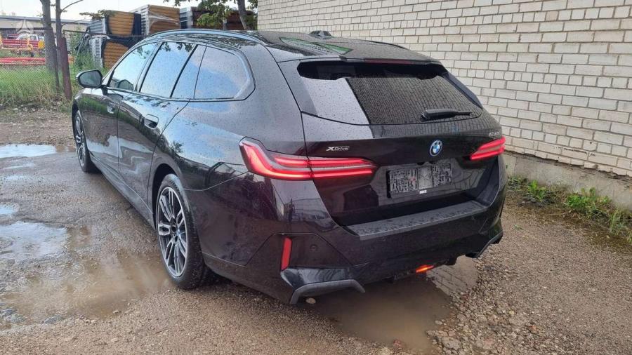 Black BMW 530 2024 in Siauliai, with an engine capacity of 2.00 L and mileage of 150 thousand km for 32000 €, photo 21 on AUTOMOTO.COM.LV