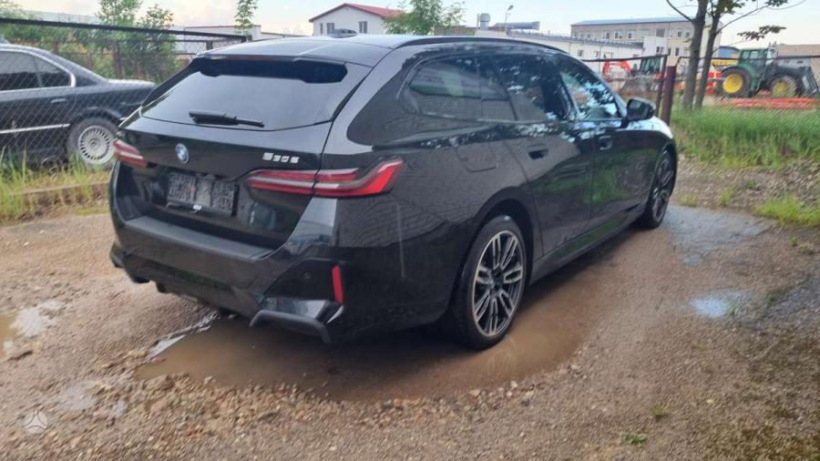 Black BMW 530 2024 in Siauliai, with an engine capacity of 2.00 L and mileage of 150 thousand km for 32000 €, photo 23 on AUTOMOTO.COM.LV
