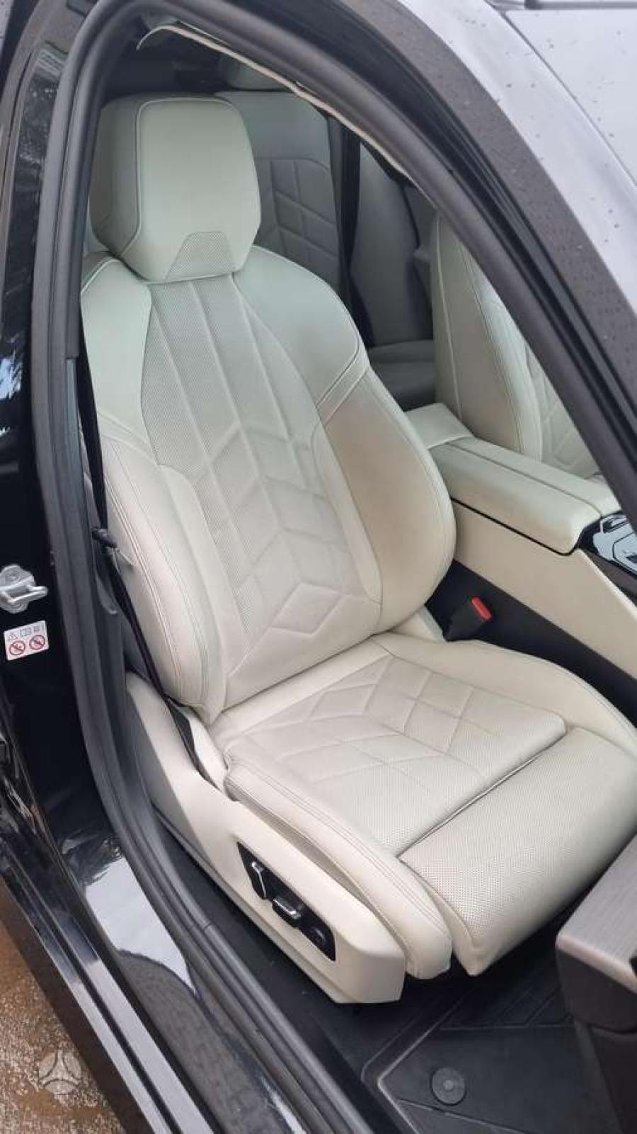 Black BMW 530 2024 in Siauliai, with an engine capacity of 2.00 L and mileage of 150 thousand km for 32000 €, photo 32 on AUTOMOTO.COM.LV