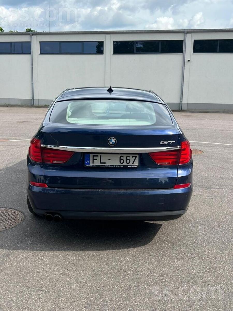 Blue BMW 530 2012 in Riga, with an engine capacity of 3.00 L and mileage of 390 thousand km for 10999 €, photo 1 on AUTOMOTO.COM.LV