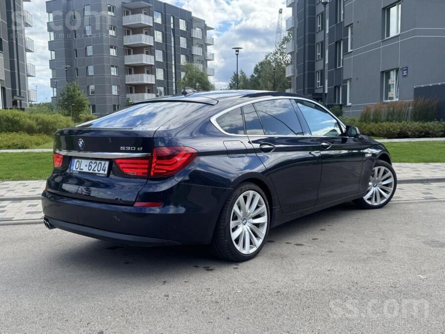 Blue BMW 530 2010 in Riga, with an engine capacity of 3.00 L and mileage of 296 thousand km for 9100 €, photo 4 on AUTOMOTO.COM.LV