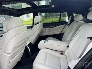 Blue BMW 530 2010 in Riga, with an engine capacity of 3.00 L and mileage of 296 thousand km for 9100 €, photo 16 on AUTOMOTO.COM.LV
