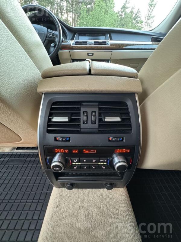 Blue BMW 530 2010 in Ventspils, with an engine capacity of 3.00 L and mileage of 318 thousand km for 8200 €, photo 8 on AUTOMOTO.COM.LV