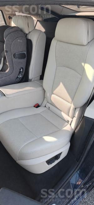 Blue BMW 530 2010 in Riga, with an engine capacity of 3.00 L and mileage of 212 thousand km for 11500 €, photo 17 on AUTOMOTO.COM.LV