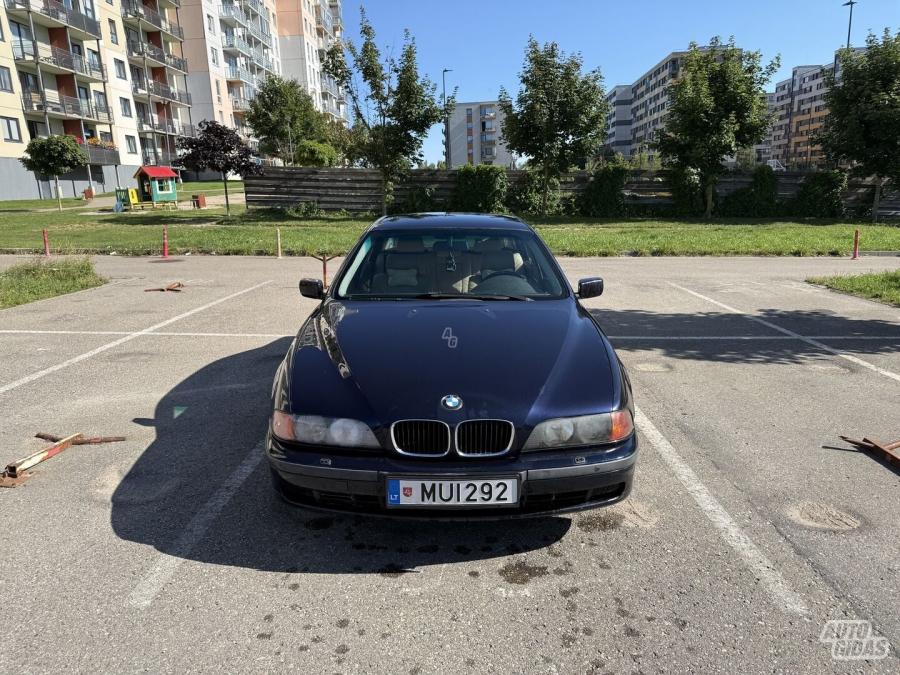 Blue BMW 530 1998 in Vilnius, with an engine capacity of 2.90 L and mileage of 367 thousand km for 1500 €, photo 1 on AUTOMOTO.COM.LV