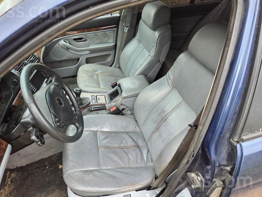 Blue BMW 530 1999 in Valmiera, with an engine capacity of 3.00 L and mileage of 0 thousand km for 1780 €, photo 11 on AUTOMOTO.COM.LV