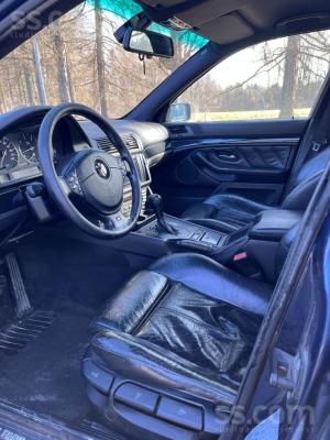 Zils BMW 530 1999 Rīga, ar dzinēja tilpumu 3.00 L un nobraukumu 289 tūkst. km par 1800 €, foto 12 vietnē AUTOMOTO.COM.LV