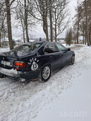 Zils BMW 530 2000 Madona, ar dzinēja tilpumu 3.00 L un nobraukumu 500 tūkst. km par 1499 €, foto 3 vietnē AUTOMOTO.COM.LV