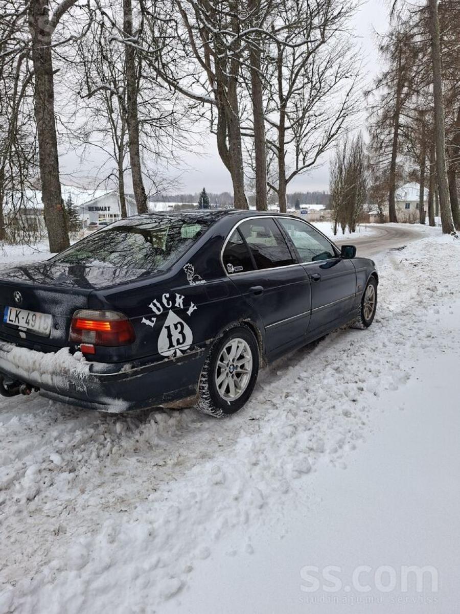 Zils BMW 530 2000 Madona, ar dzinēja tilpumu 3.00 L un nobraukumu 500 tūkst. km par 1499 €, foto 3 vietnē AUTOMOTO.COM.LV