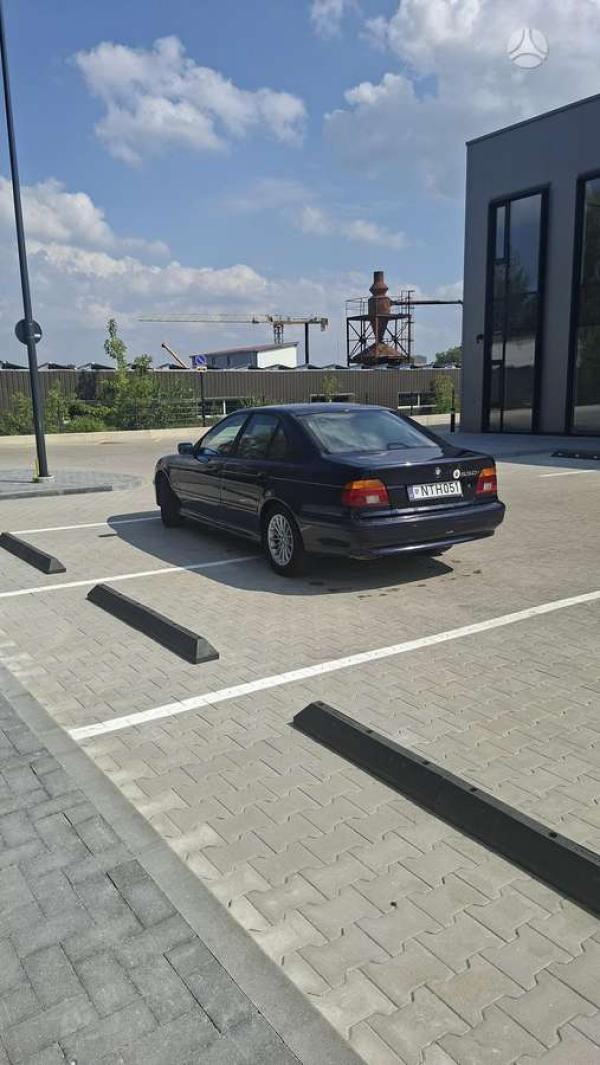 BMW 530 2001 in Vilnius on AUTOMOTO.COM.LV Blue BMW 530 2001 in Vilnius, with an engine capacity of 3.00 L and mileage of 320 thousand km for 2500 €, photo 3 on AUTOMOTO.COM.LV