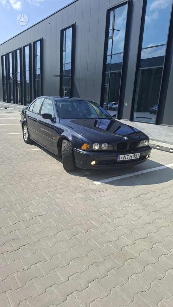 BMW 530 2001 in Vilnius on AUTOMOTO.COM.LV Blue BMW 530 2001 in Vilnius, with an engine capacity of 3.00 L and mileage of 320 thousand km for 2500 €, photo 4 on AUTOMOTO.COM.LV