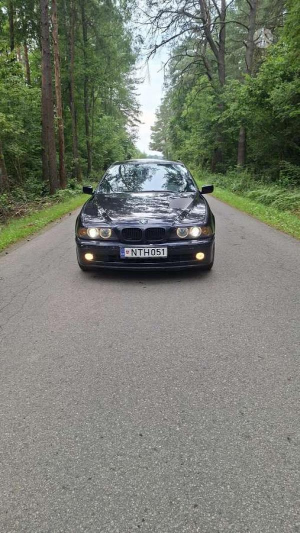 BMW 530 2001 in Vilnius on AUTOMOTO.COM.LV Blue BMW 530 2001 in Vilnius, with an engine capacity of 3.00 L and mileage of 320 thousand km for 2500 €, photo 7 on AUTOMOTO.COM.LV