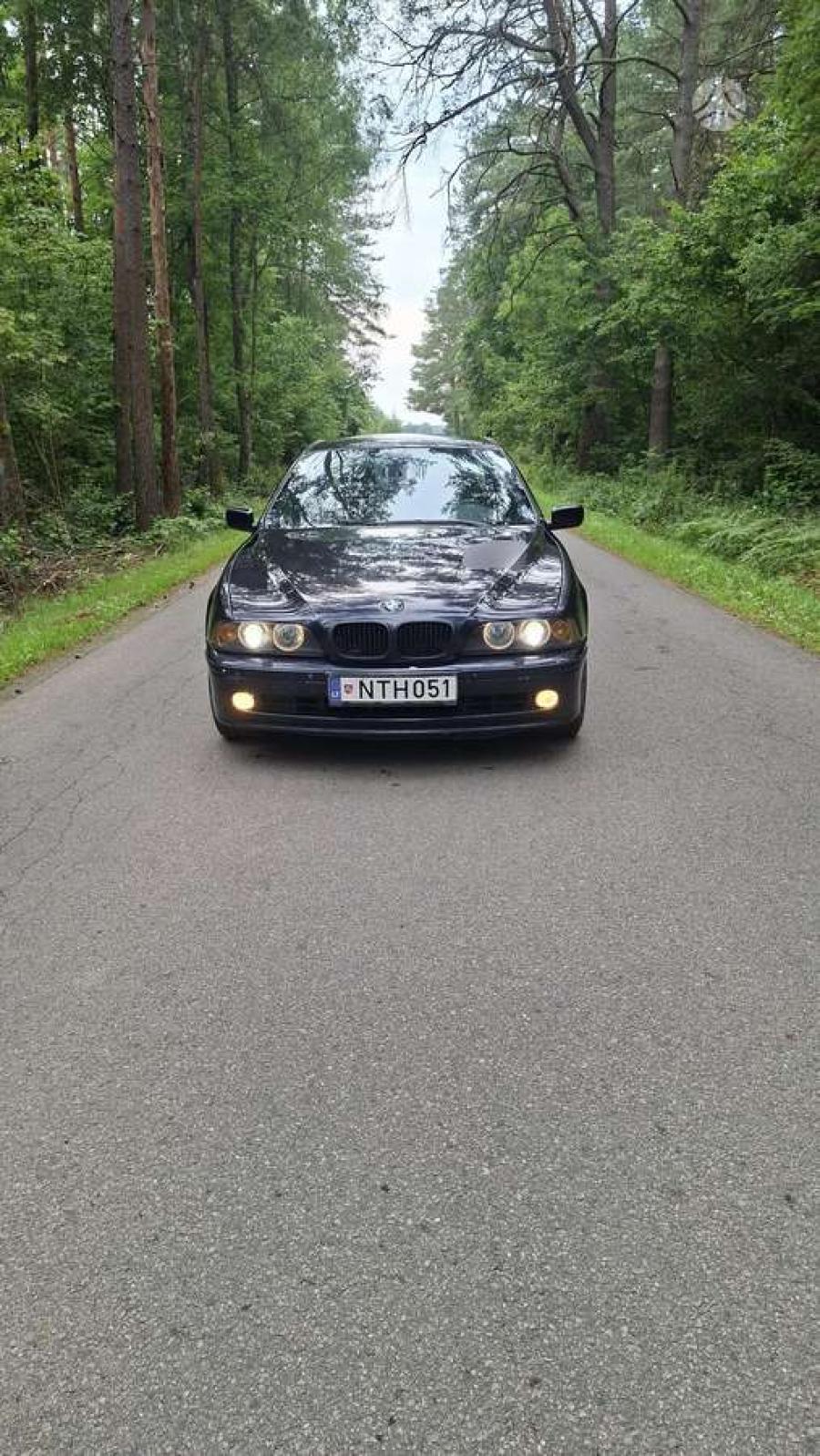 Blue BMW 530 2001 in Vilnius, with an engine capacity of 3.00 L and mileage of 320 thousand km for 2500 €, photo 7 on AUTOMOTO.COM.LV