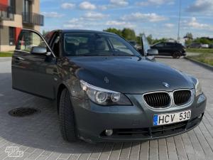 Zils BMW 530 2003 Viļņa, ar dzinēja tilpumu 3.00 L un nobraukumu 376 tūkst. km par 2450 €, foto  vietnē AUTOMOTO.COM.LV