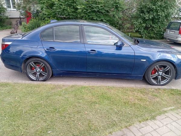 Zils BMW 530 2003 Daugavpils, ar dzinēja tilpumu 3.00 L un nobraukumu 348 tūkst. km par 4050 €, foto 3 vietnē AUTOMOTO.COM.LV