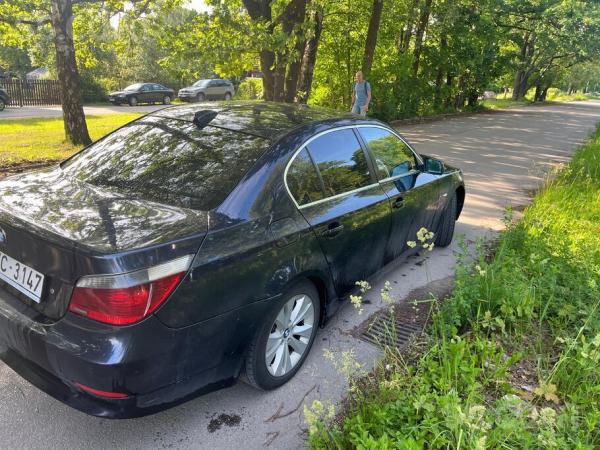 Blue BMW 530 2004 in Riga, with an engine capacity of 3.00 L and mileage of 330 thousand km for 2500 €, photo 3 on AUTOMOTO.COM.LV