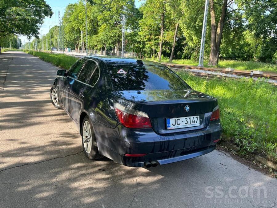 Blue BMW 530 2004 in Riga, with an engine capacity of 3.00 L and mileage of 330 thousand km for 2500 €, photo 4 on AUTOMOTO.COM.LV