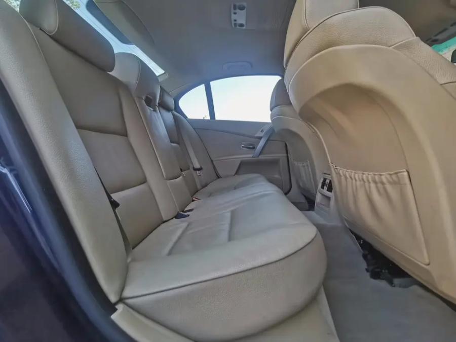 Zils BMW 530 2004 Rīga, ar dzinēja tilpumu 3.00 L un nobraukumu 382 tūkst. km par 3490 €, foto 7 vietnē AUTOMOTO.COM.LV