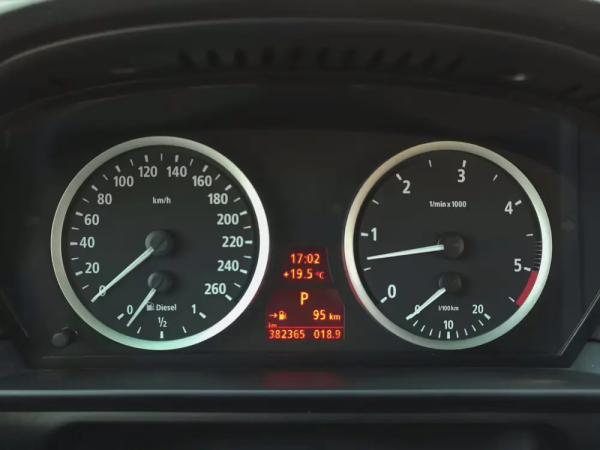 Zils BMW 530 2004 Rīga, ar dzinēja tilpumu 3.00 L un nobraukumu 382 tūkst. km par 3490 €, foto 10 vietnē AUTOMOTO.COM.LV