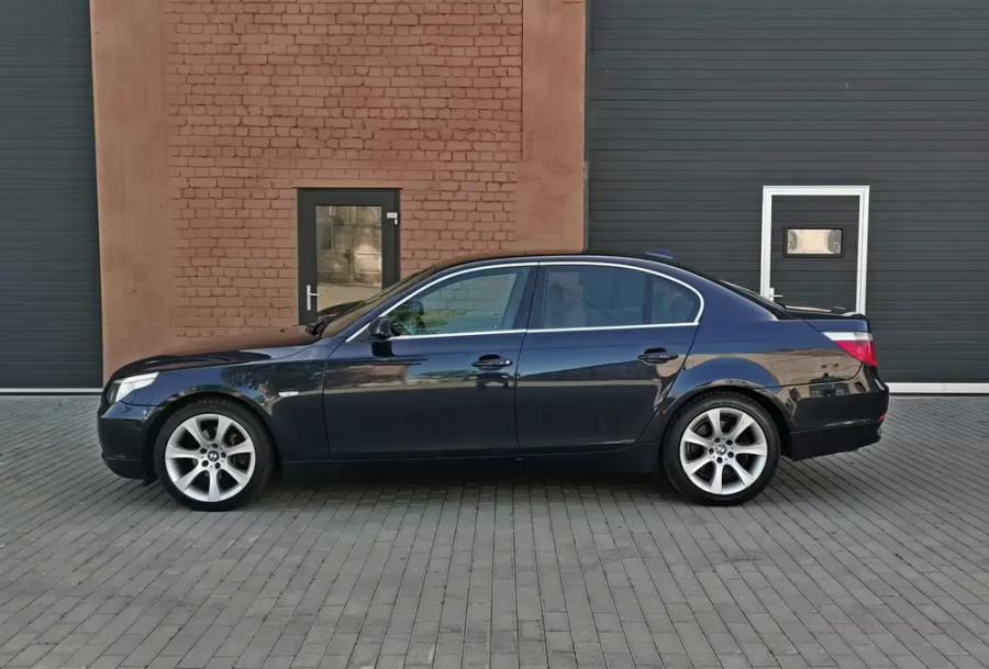 Zils BMW 530 2004 Rīga, ar dzinēja tilpumu 3.00 L un nobraukumu 382 tūkst. km par 3490 €, foto 18 vietnē AUTOMOTO.COM.LV