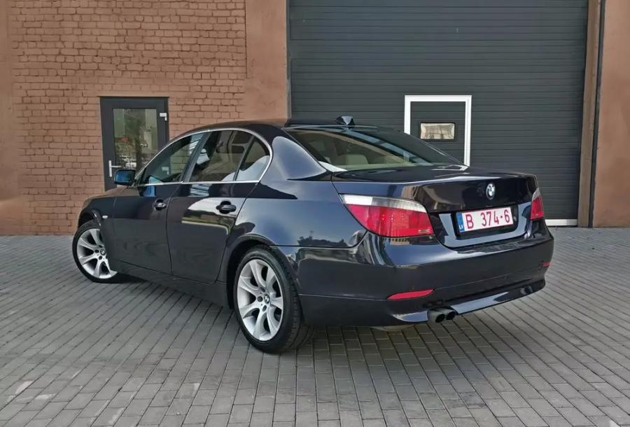 Zils BMW 530 2004 Rīga, ar dzinēja tilpumu 3.00 L un nobraukumu 382 tūkst. km par 3490 €, foto 19 vietnē AUTOMOTO.COM.LV