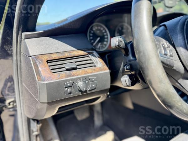 Blue BMW 530 2004 in Riga, with an engine capacity of 3.00 L and mileage of 381 thousand km for 5650 €, photo 6 on AUTOMOTO.COM.LV