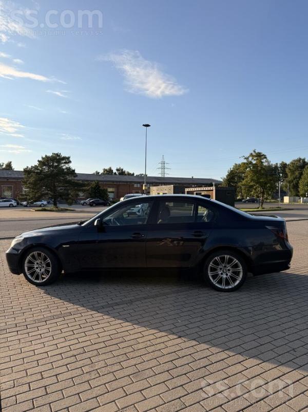 Zils BMW 530 2004 Rīga, ar dzinēja tilpumu 3.00 L un nobraukumu 365 tūkst. km par 3300 €, foto 5 vietnē AUTOMOTO.COM.LV