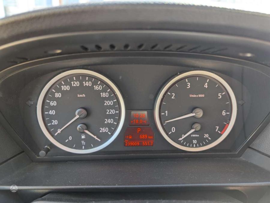 Синий БМВ 530 2004 в Клайпеда, объемом двигателя 2.98 л и пробегом 239 тыс. км за 3000 €, фото 17 на AUTOMOTO.COM.LV