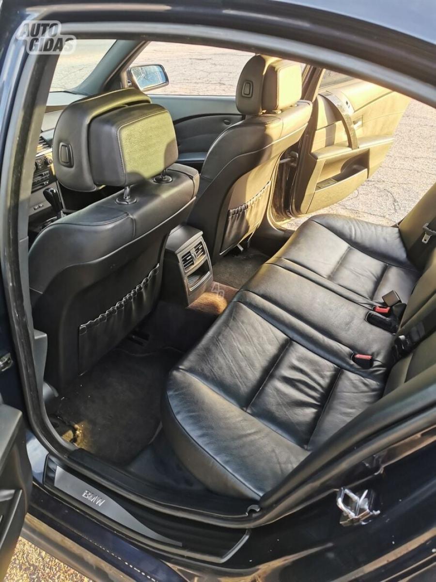 Zils BMW 530 2004 Kauņa, ar dzinēja tilpumu 3.00 L un nobraukumu 478 tūkst. km par 4200 €, foto 13 vietnē AUTOMOTO.COM.LV