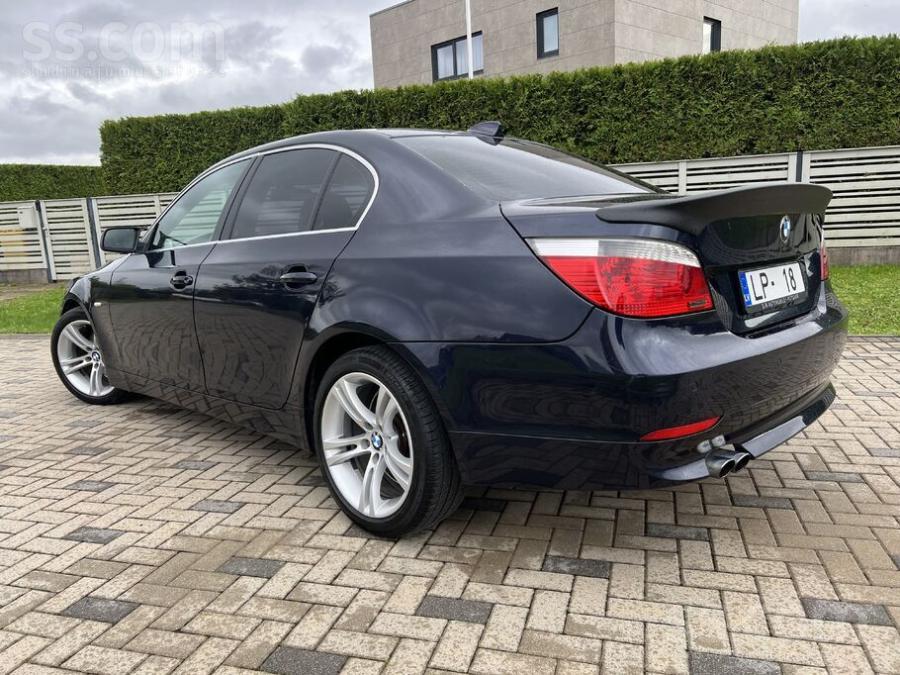 Blue BMW 530 2004 in Riga, with an engine capacity of 3.00 L and mileage of 288 thousand km for 3990 €, photo 4 on AUTOMOTO.COM.LV