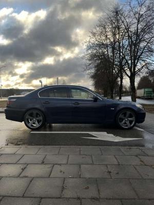 Zils BMW 530 2005 Viļņa, ar dzinēja tilpumu 3.00 L un nobraukumu 333 tūkst. km par 2600 €, foto 4 vietnē AUTOMOTO.COM.LV