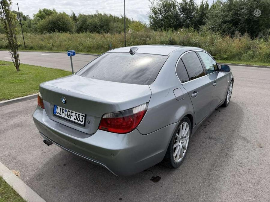 Синий БМВ 530 2005 в Клайпеда, объемом двигателя 3.00 л и пробегом 400 тыс. км за 3050 €, фото 5 на AUTOMOTO.COM.LV