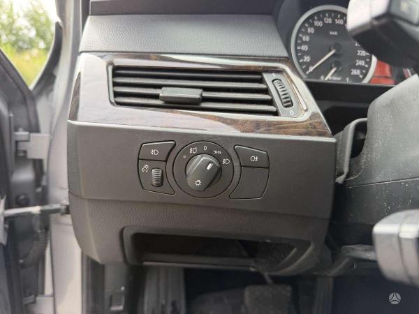 Blue BMW 530 2005 in Klaipeda, with an engine capacity of 3.00 L and mileage of 400 thousand km for 3050 €, photo 9 on AUTOMOTO.COM.LV