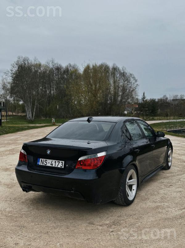 Zils BMW 530 2006 Krāslava, ar dzinēja tilpumu 3.00 L un nobraukumu 428 tūkst. km par 4500 €, foto 3 vietnē AUTOMOTO.COM.LV
