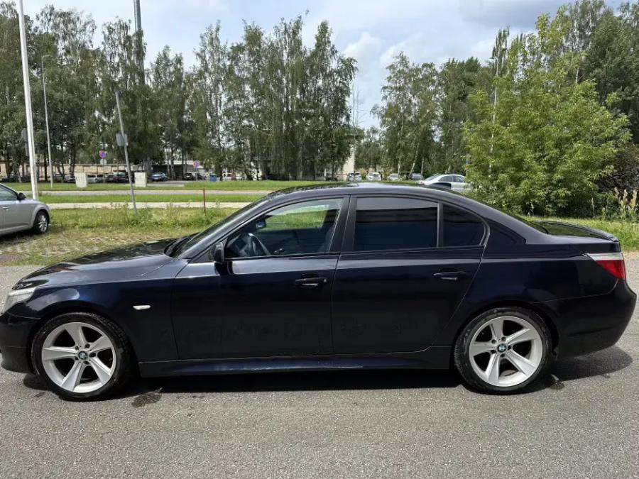Blue BMW 530 2006 in Riga, with an engine capacity of 3.00 L and mileage of 372 thousand km for 4990 €, photo 3 on AUTOMOTO.COM.LV