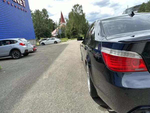 Zils BMW 530 2006 Rīga, ar dzinēja tilpumu 3.00 L un nobraukumu 372 tūkst. km par 4990 €, foto 4 vietnē AUTOMOTO.COM.LV