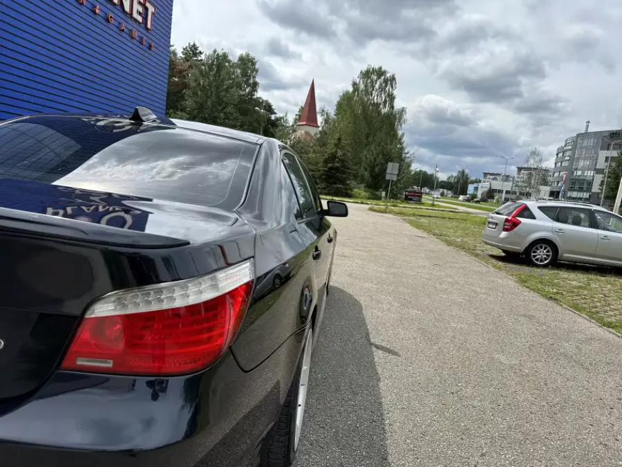 Blue BMW 530 2006 in Riga, with an engine capacity of 3.00 L and mileage of 372 thousand km for 4990 €, photo 7 on AUTOMOTO.COM.LV