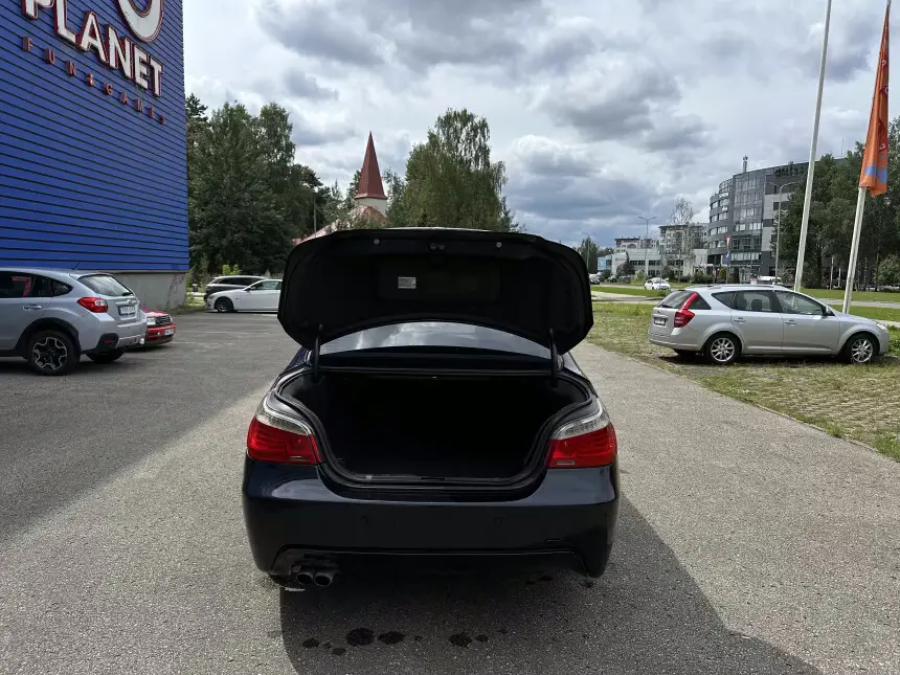 Blue BMW 530 2006 in Riga, with an engine capacity of 3.00 L and mileage of 372 thousand km for 4990 €, photo 8 on AUTOMOTO.COM.LV