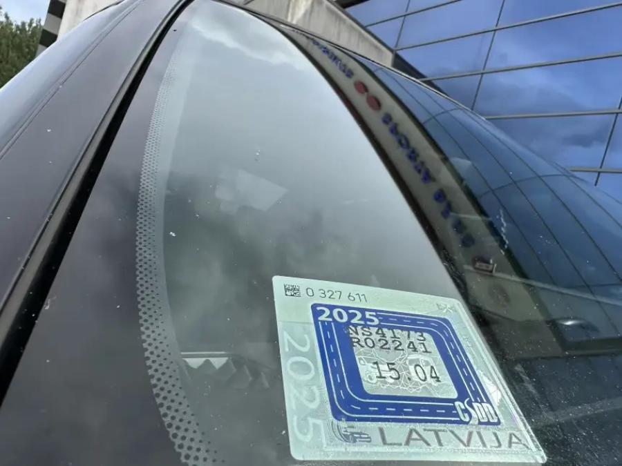Blue BMW 530 2006 in Riga, with an engine capacity of 3.00 L and mileage of 372 thousand km for 4990 €, photo 12 on AUTOMOTO.COM.LV