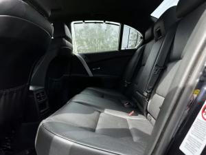 Blue BMW 530 2006 in Riga, with an engine capacity of 3.00 L and mileage of 372 thousand km for 4990 €, photo 15 on AUTOMOTO.COM.LV