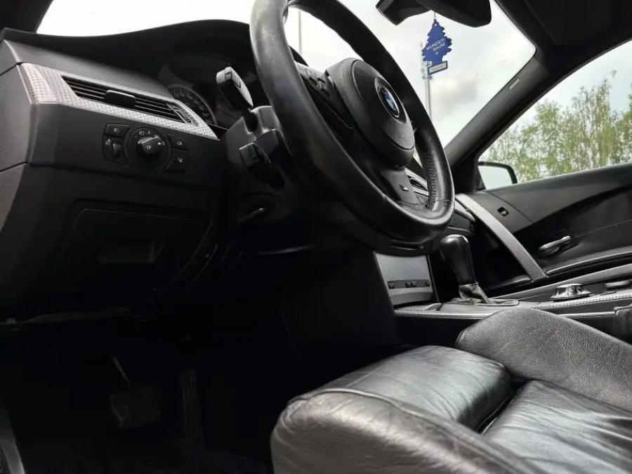 Blue BMW 530 2006 in Riga, with an engine capacity of 3.00 L and mileage of 372 thousand km for 4990 €, photo 18 on AUTOMOTO.COM.LV