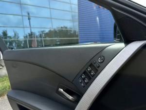 Blue BMW 530 2006 in Riga, with an engine capacity of 3.00 L and mileage of 372 thousand km for 4990 €, photo 22 on AUTOMOTO.COM.LV