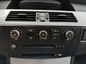 Blue BMW 530 2006 in Riga, with an engine capacity of 3.00 L and mileage of 372 thousand km for 4990 €, photo 24 on AUTOMOTO.COM.LV