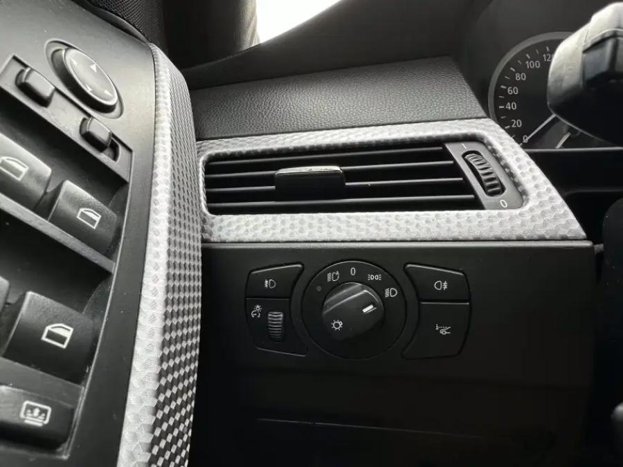 Blue BMW 530 2006 in Riga, with an engine capacity of 3.00 L and mileage of 372 thousand km for 4990 €, photo 31 on AUTOMOTO.COM.LV