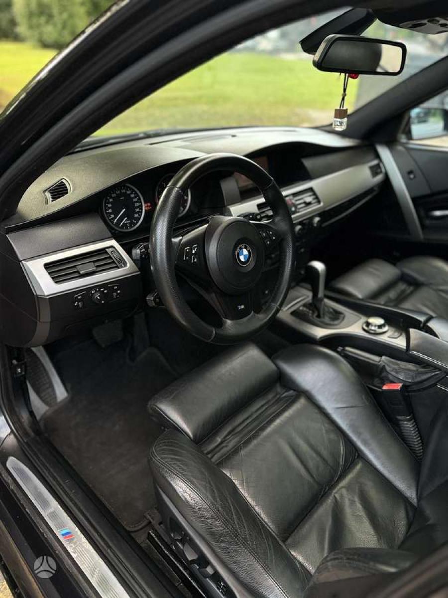 Blue BMW 530 2006 in Vilnius, with an engine capacity of 2.99 L and mileage of 313 thousand km for 5999 €, photo 14 on AUTOMOTO.COM.LV